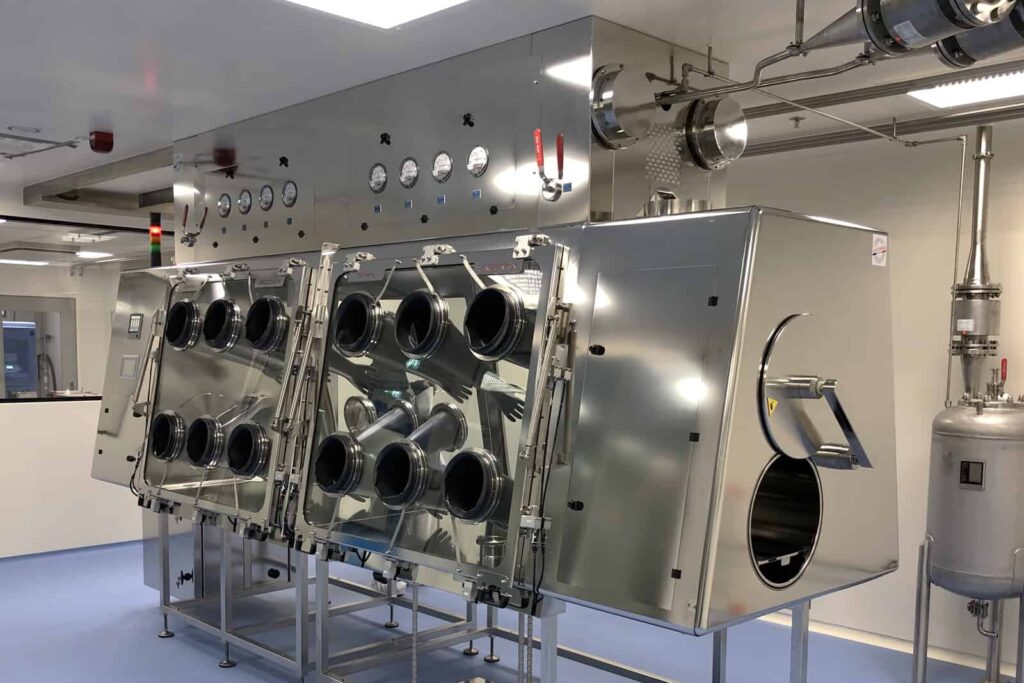 Isolateurs pharma pour la protection des produits et de l'environnement