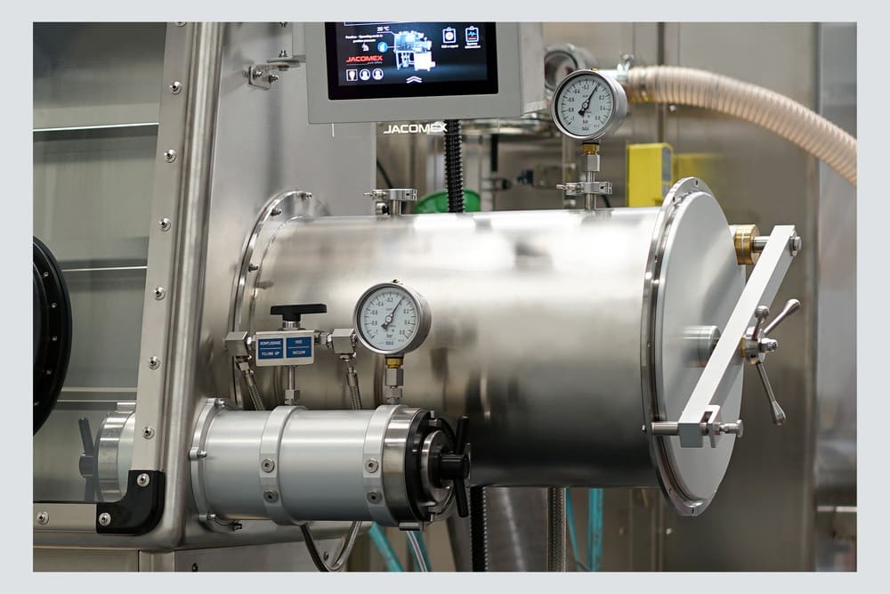 Sas à vide pour boite à gants et isolateur